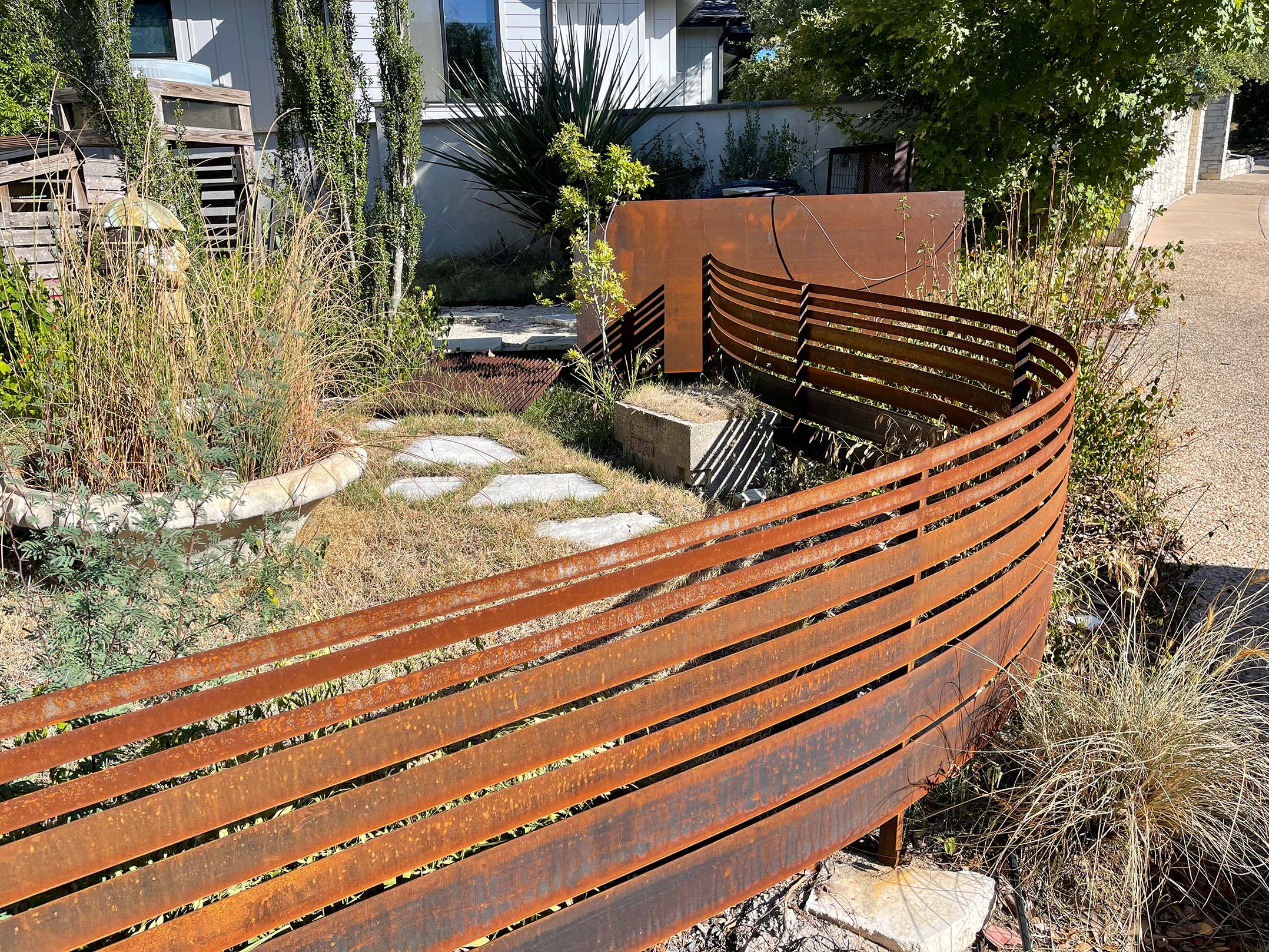 amin-curved-fence | ecotopes